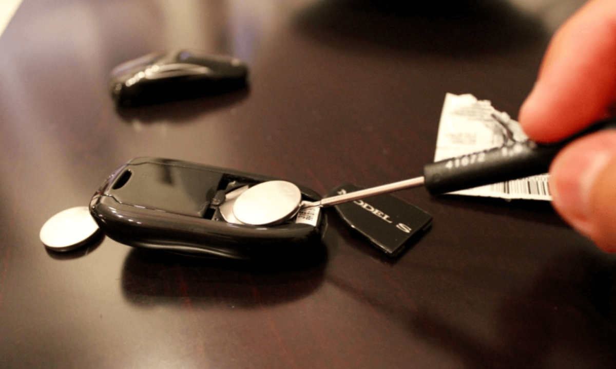 Tesla Key Fob Not Working: 4 Ways to Fix [Detailed Guide]